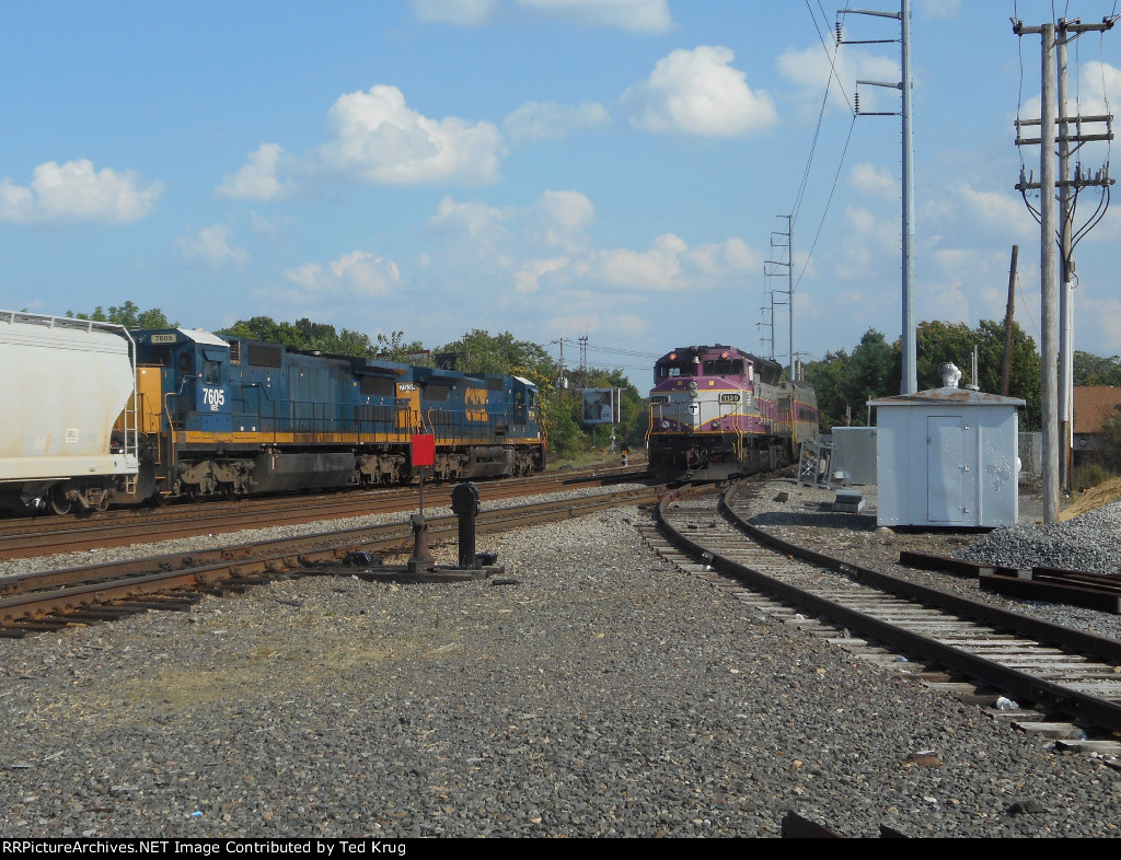 MBTA 1139 passing MEC 7535 & 7605